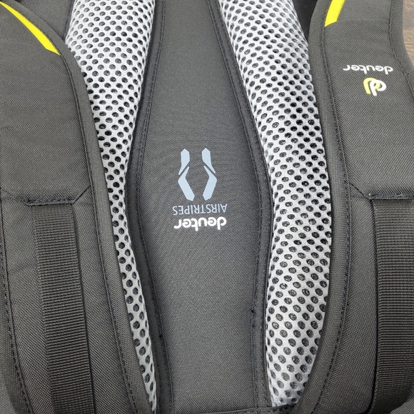 Deuter | Bags | Everydaybacksack Deuter Xv 3 A Modern Backpack For 56 ...